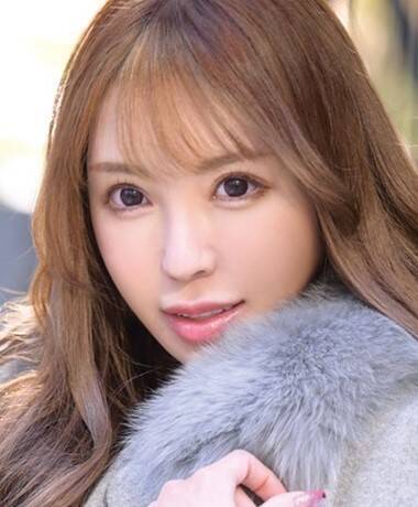 유리사키 우루미 / 2016년 유리사키 우루미 → 2022년 후지이 리아나 | AVDBS