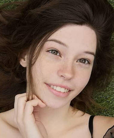 벨 델핀 / 세계에서 가장 유명한 에로틱 SNS 스타. 2020년 백인 포르노 배우. | AVDBS