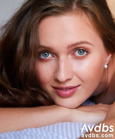 스테이시 크루즈 / 체코 출신의 백인 포르노 배우 | AVDBS